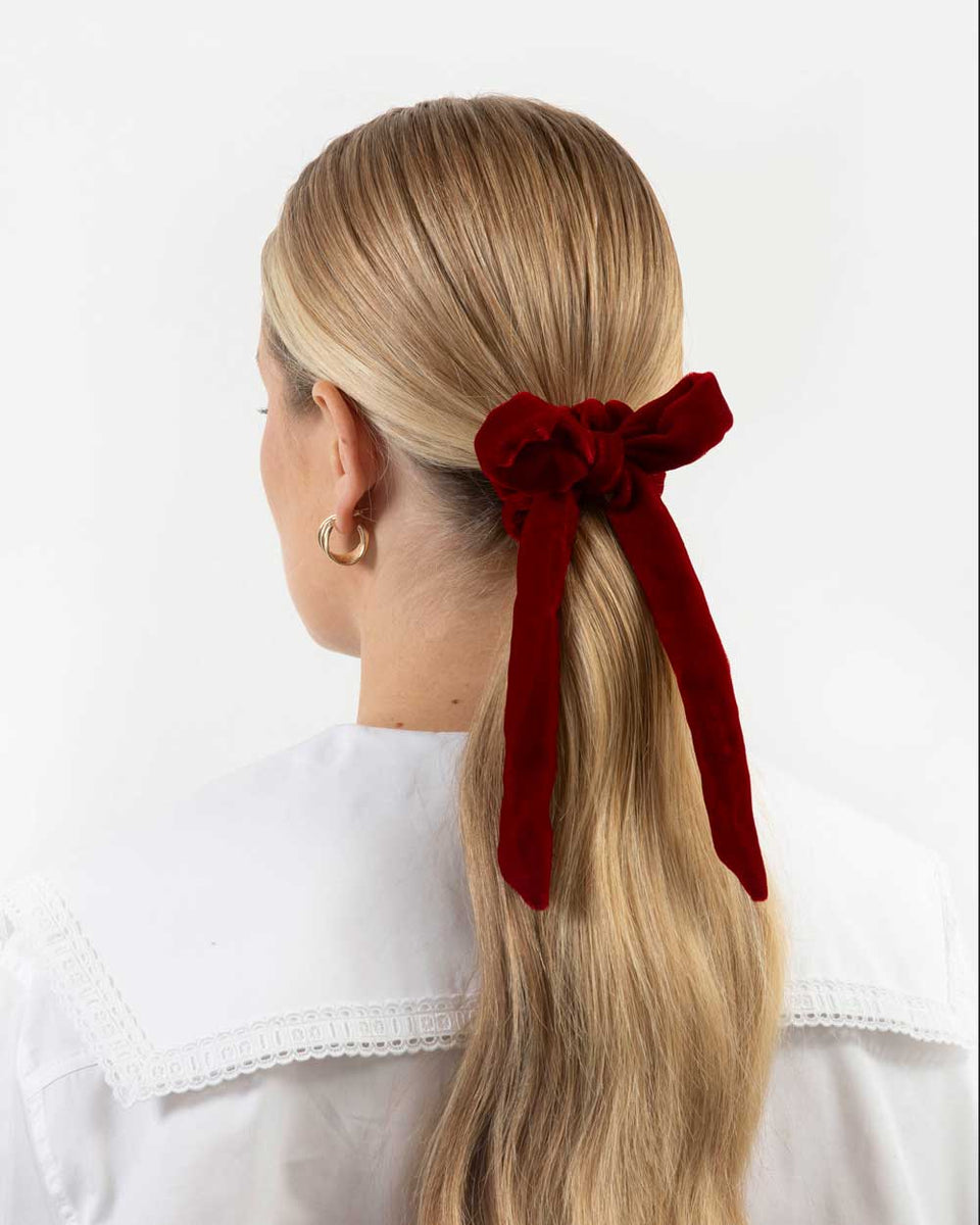 THE RED VELVET SCRUNCHIE WITH BOW – Clementine & Mint
