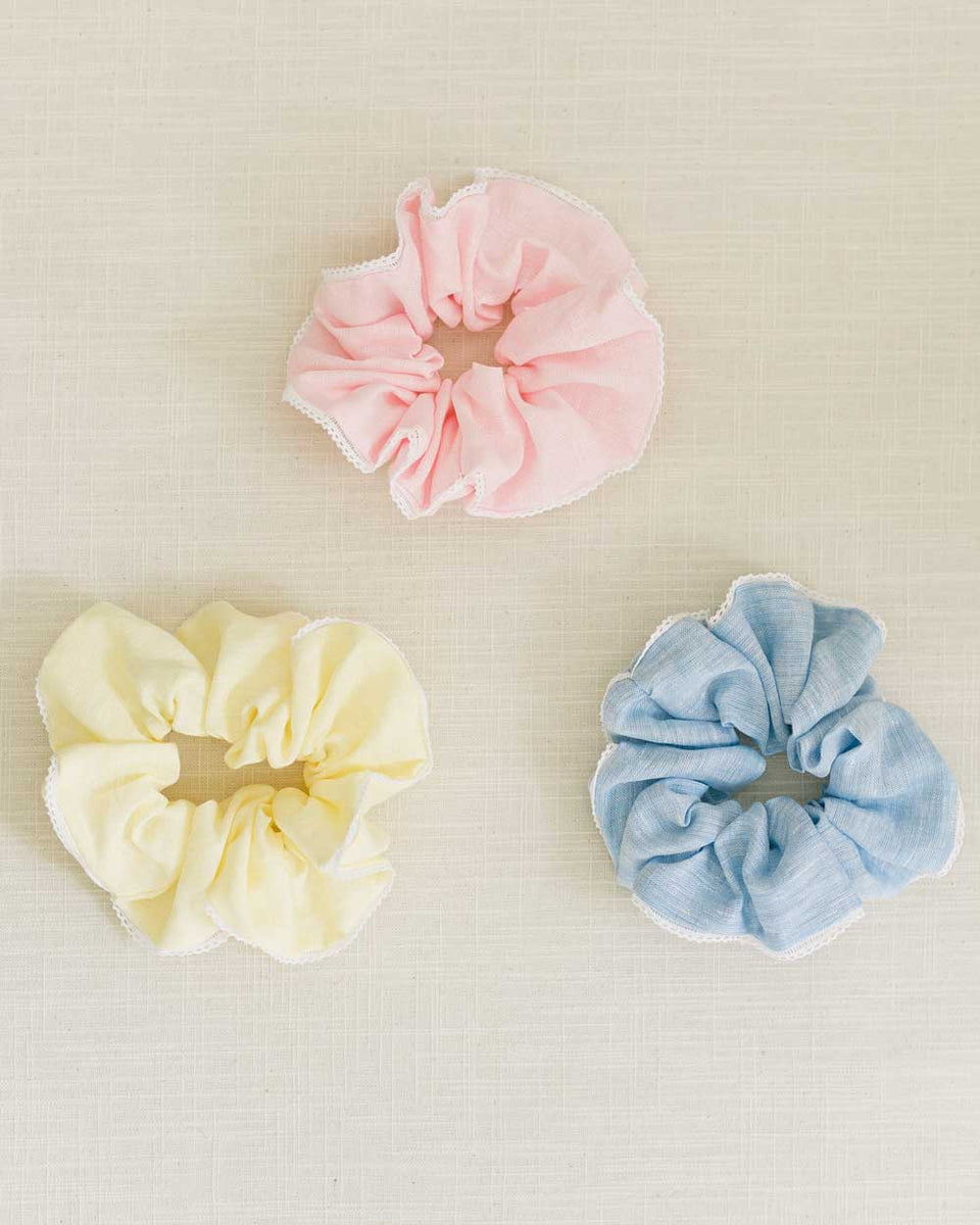 THE BLUE CHAMBRAY LACE SCRUNCHIE – Clementine & Mint
